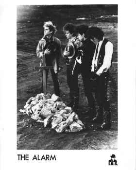 1983 : The Alarm Wake Up America On Tour With U2 – The Alarm